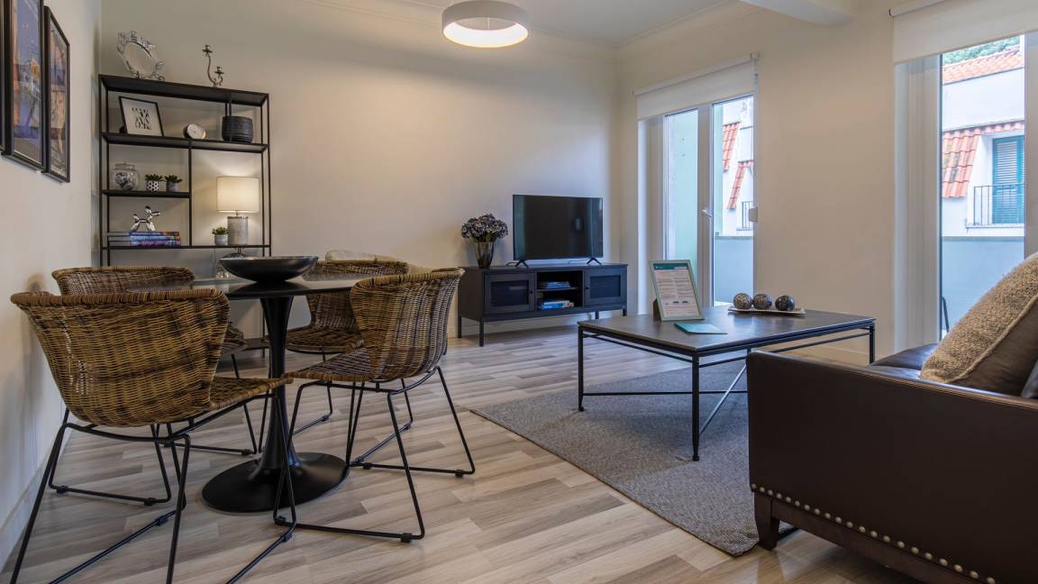 98 M² Apartamento ∙ 2 Habitaciones ∙ 4 Huéspedes - Campo de Ourique