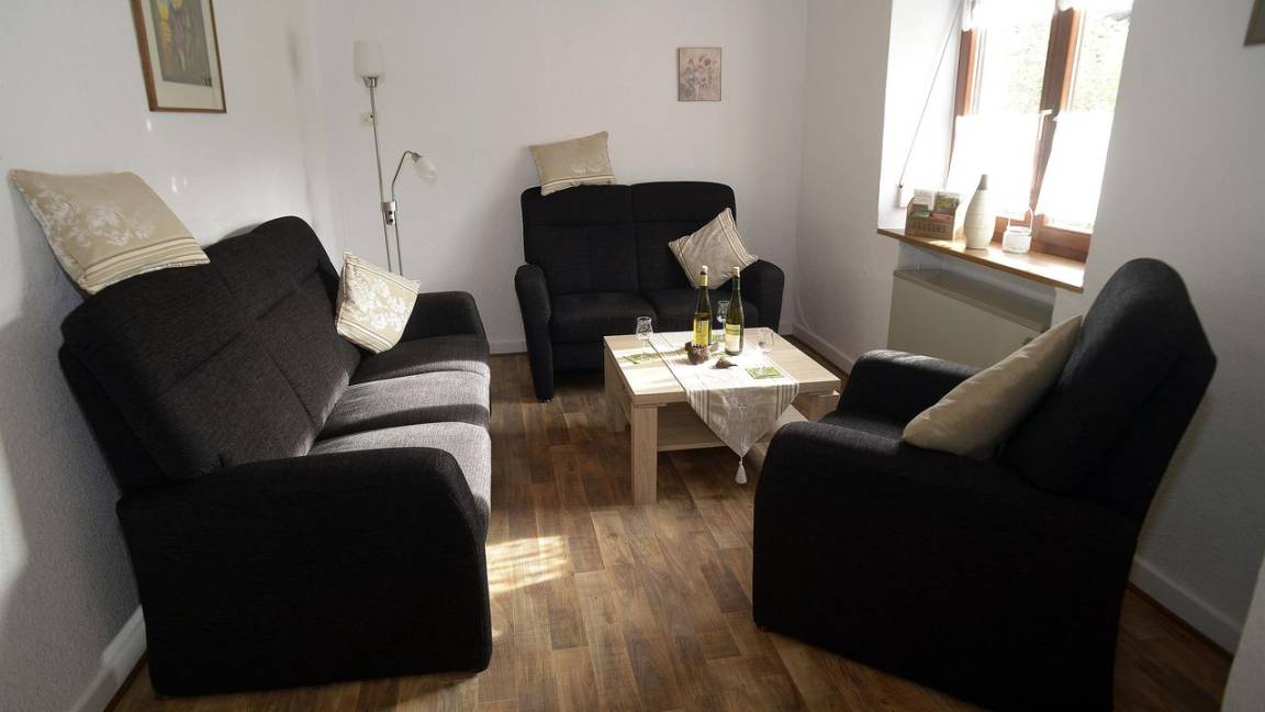 70 M² Ferienwohnung ∙ 2 Schlafzimmer ∙ 4 Gäste - Bullay