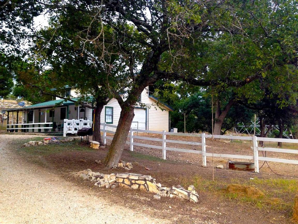 House ∙ 1 Bedroom ∙ 8 Guests - Boerne, TX