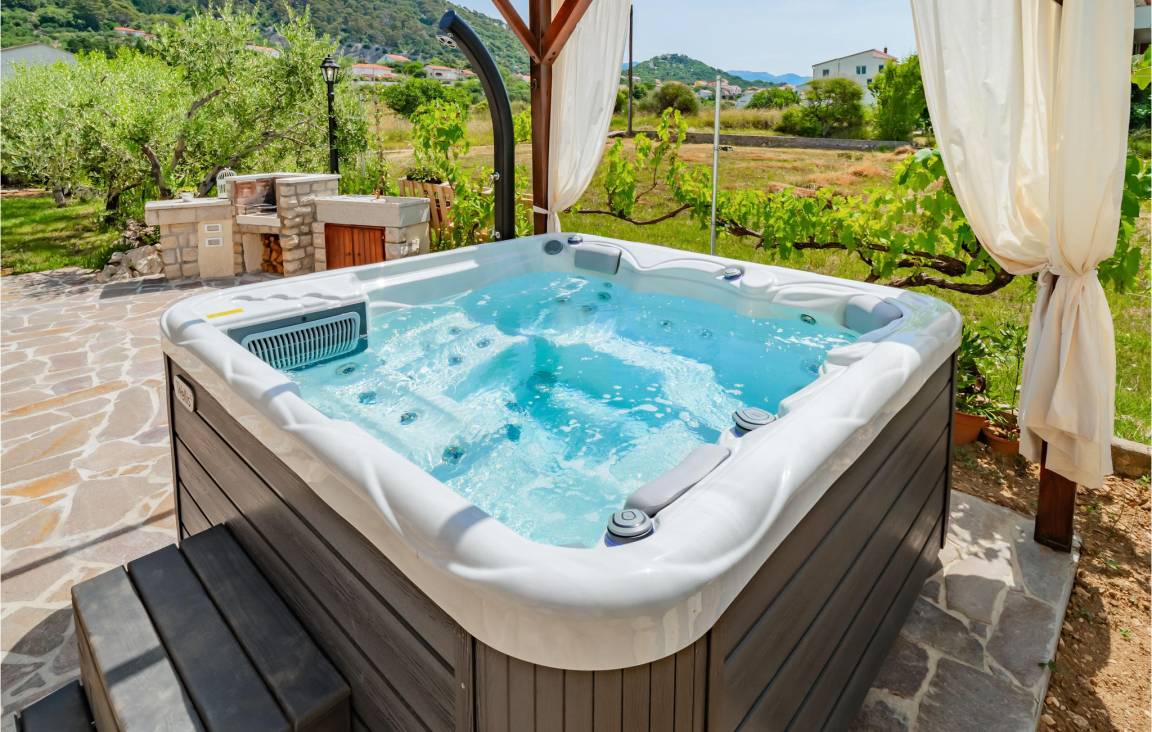 100 M² Apartment ∙ 3 Bedrooms ∙ 6 Guests - Lun