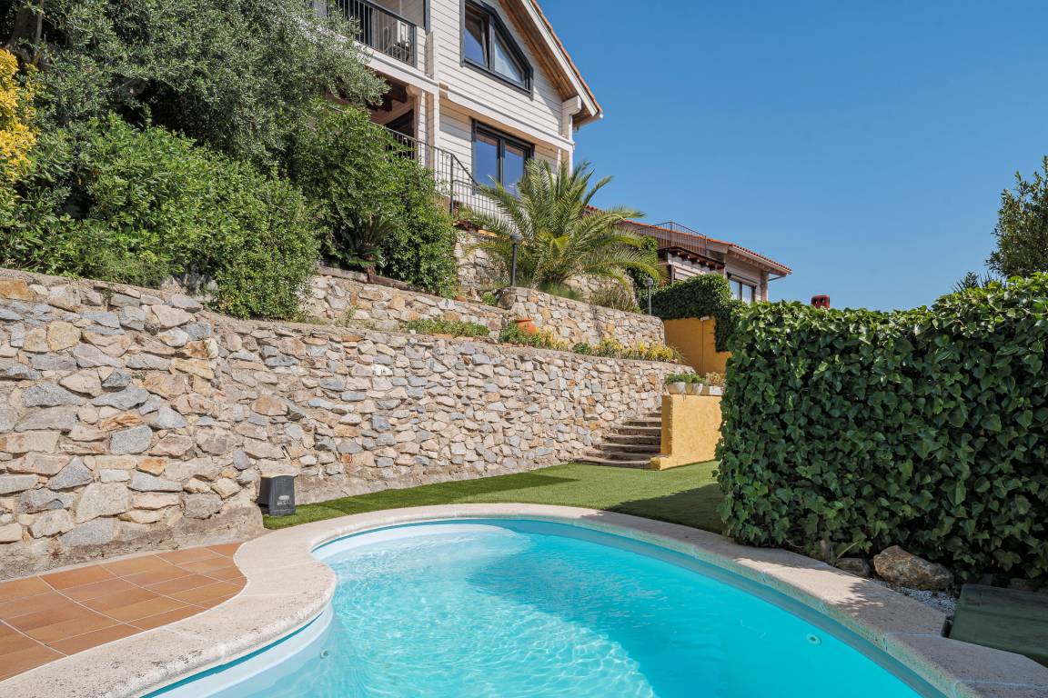 248 M² Talo ∙ 5 Makuuhuonetta ∙ 13 Vierasta - Montmeló