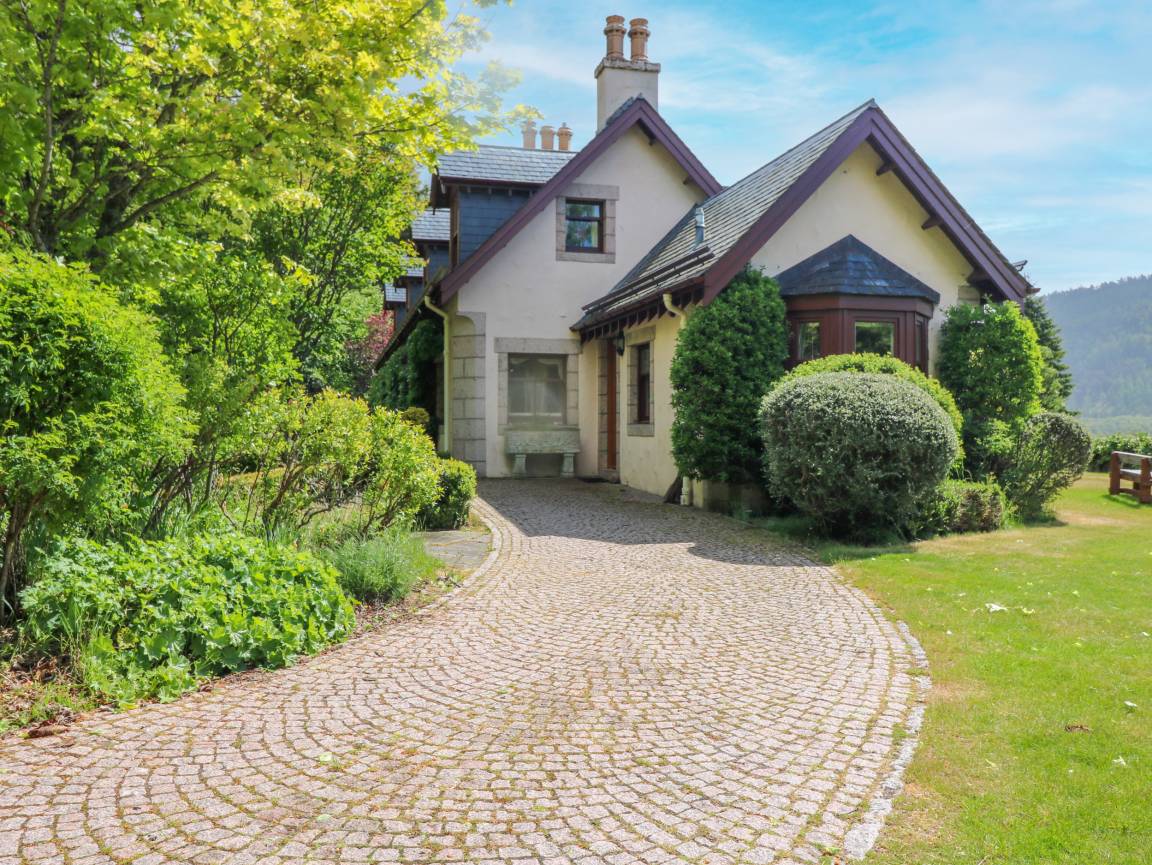 Cottage ∙ 5 Bedrooms ∙ 10 Guests - Braemar