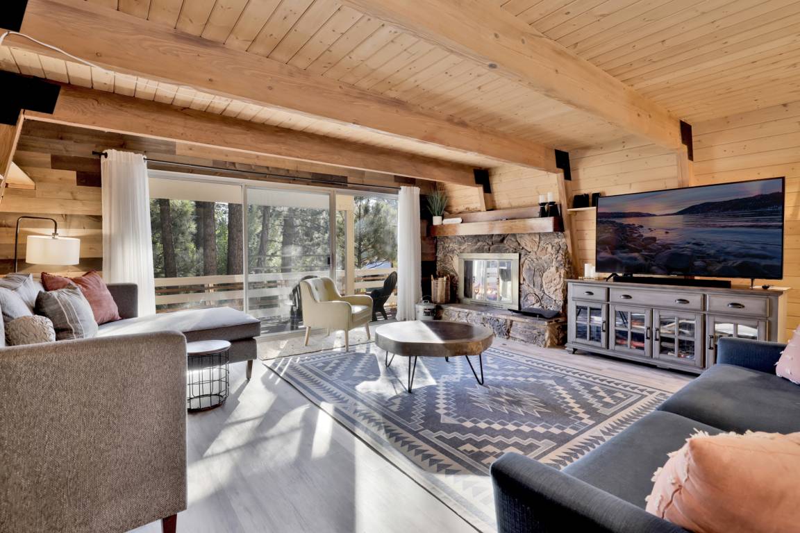 180 M² Cabin ∙ 4 Bedrooms ∙ 10 Guests - Big Bear Lake, CA
