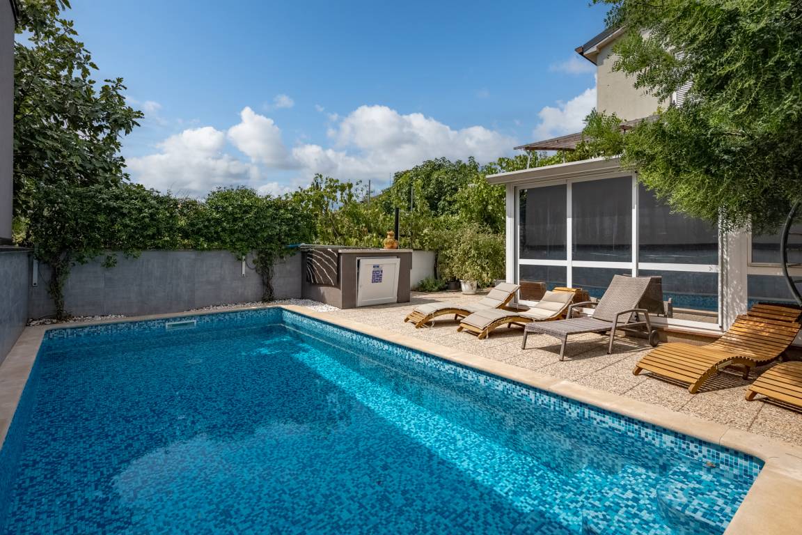 90 M² House ∙ 2 Bedrooms ∙ 6 Guests - Pula