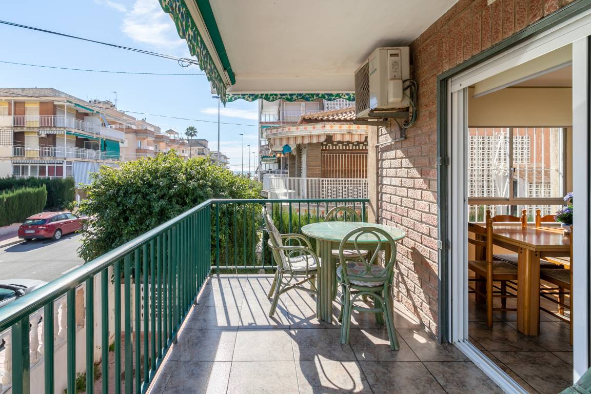 90 M² Apartamento ∙ 3 Habitaciones ∙ 6 Huéspedes - Santa Pola