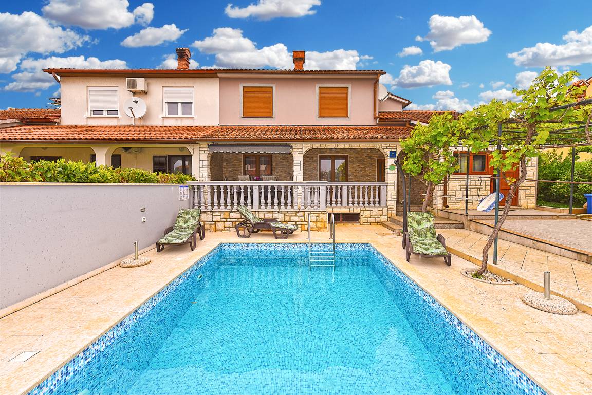 150 M² Ferienhaus ∙ 4 Schlafzimmer ∙ 9 Gäste - Pula