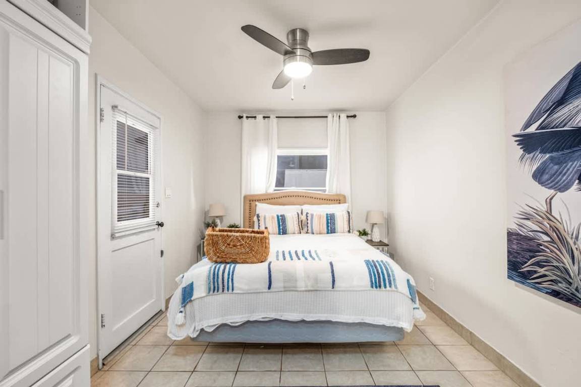Apartment ∙ 1 Bedroom ∙ 4 Guests - Manhattan Beach, CA