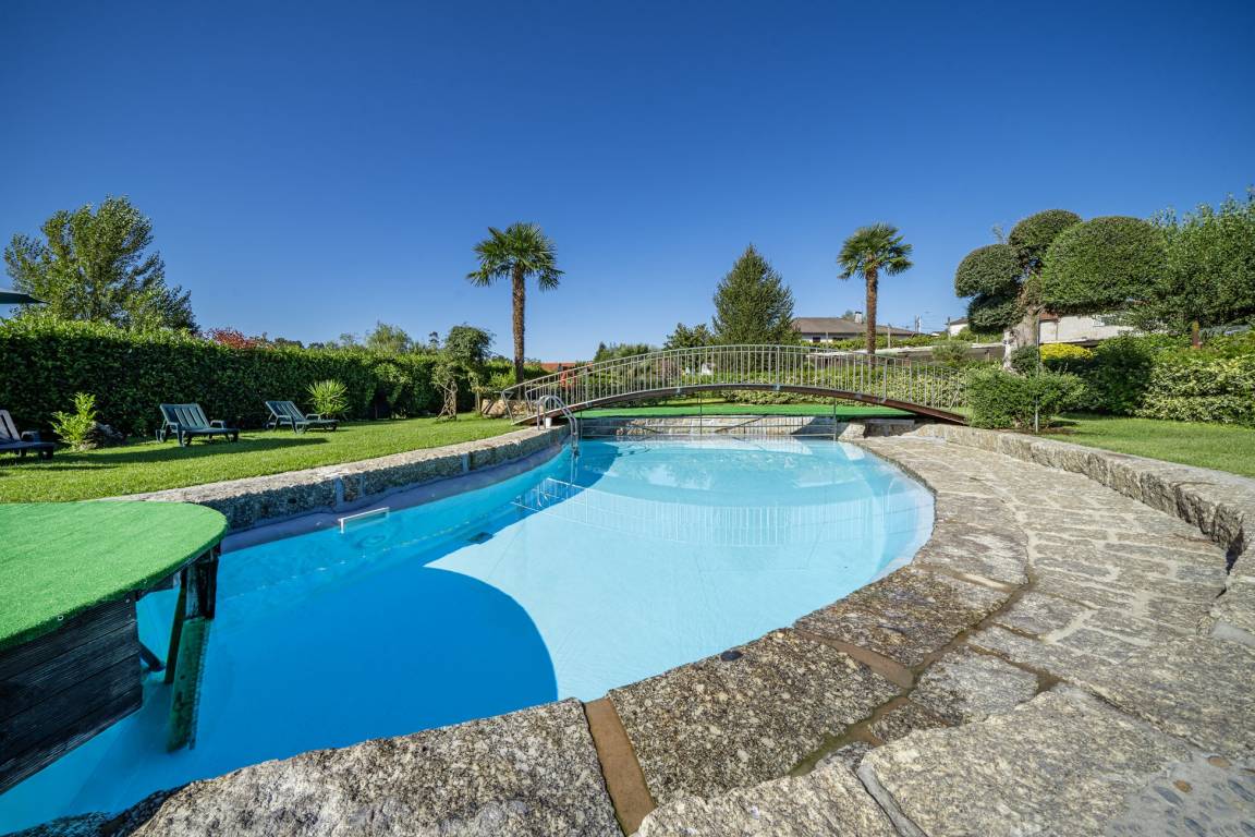 600 M² Farmhouse ∙ 8 Bedrooms ∙ 18 Guests - Braga