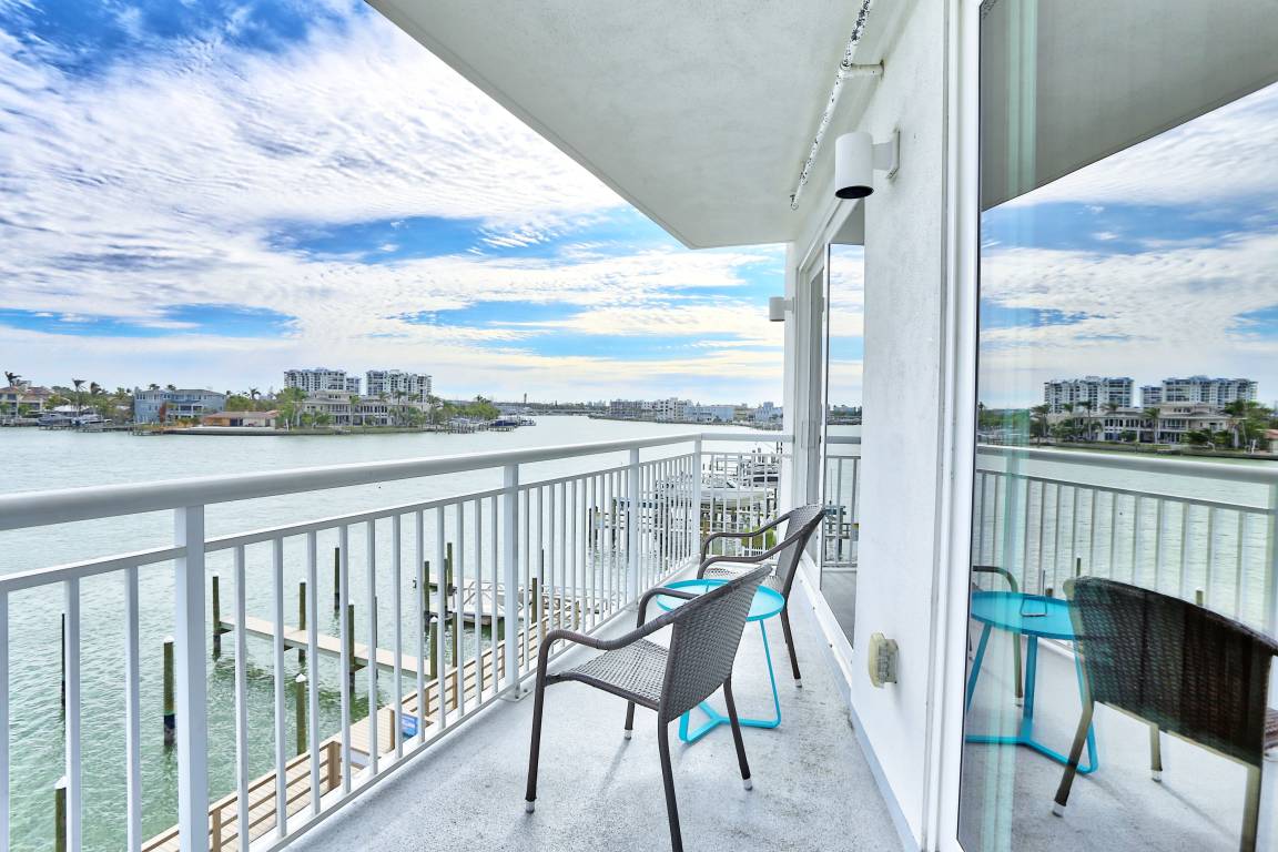 78 M² Condo ∙ 2 Bedrooms ∙ 6 Guests - Treasure Island, FL