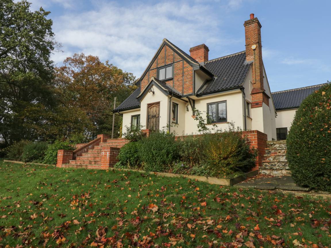 Cottage ∙ 5 Bedrooms ∙ 11 Guests - Norwich