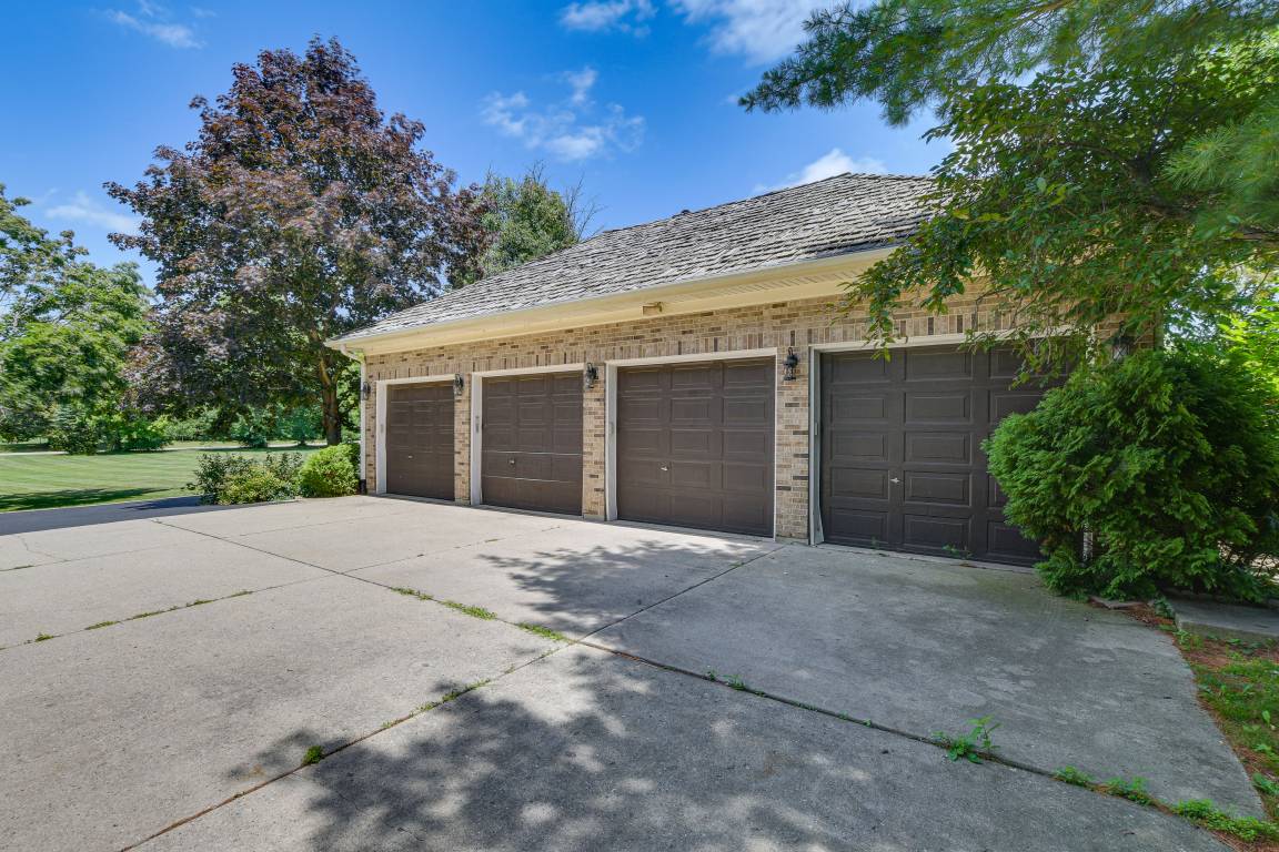 185 M² House ∙ 2 Bedrooms ∙ 8 Guests - Barrington, IL