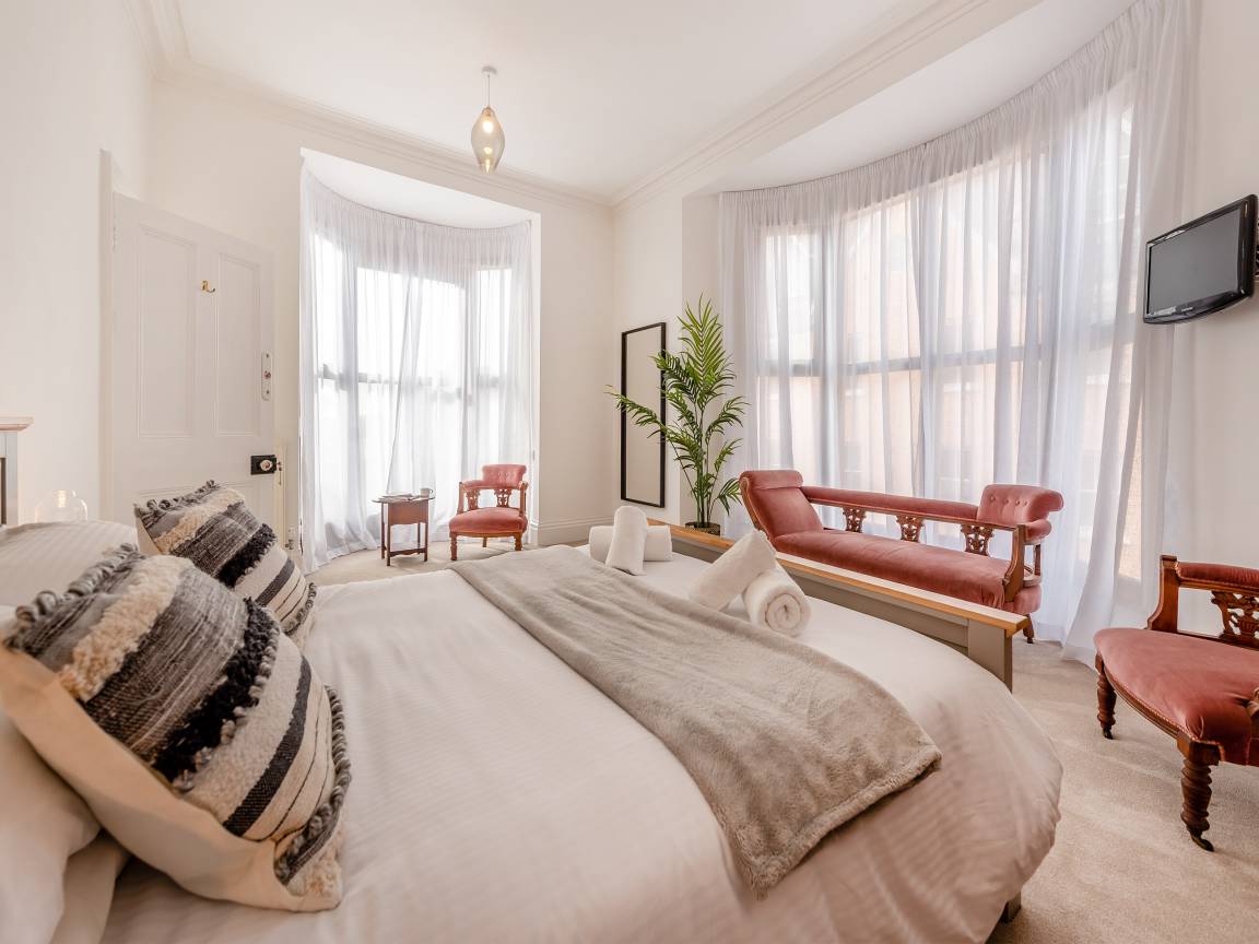Cottage ∙ 6 Bedrooms ∙ 12 Guests - England