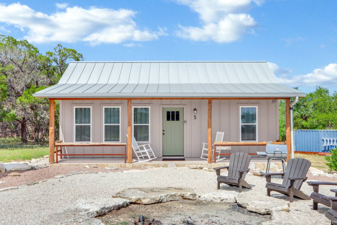 57 M² Cabin ∙ 2 Bedrooms ∙ 4 Guests - Driftwood, TX