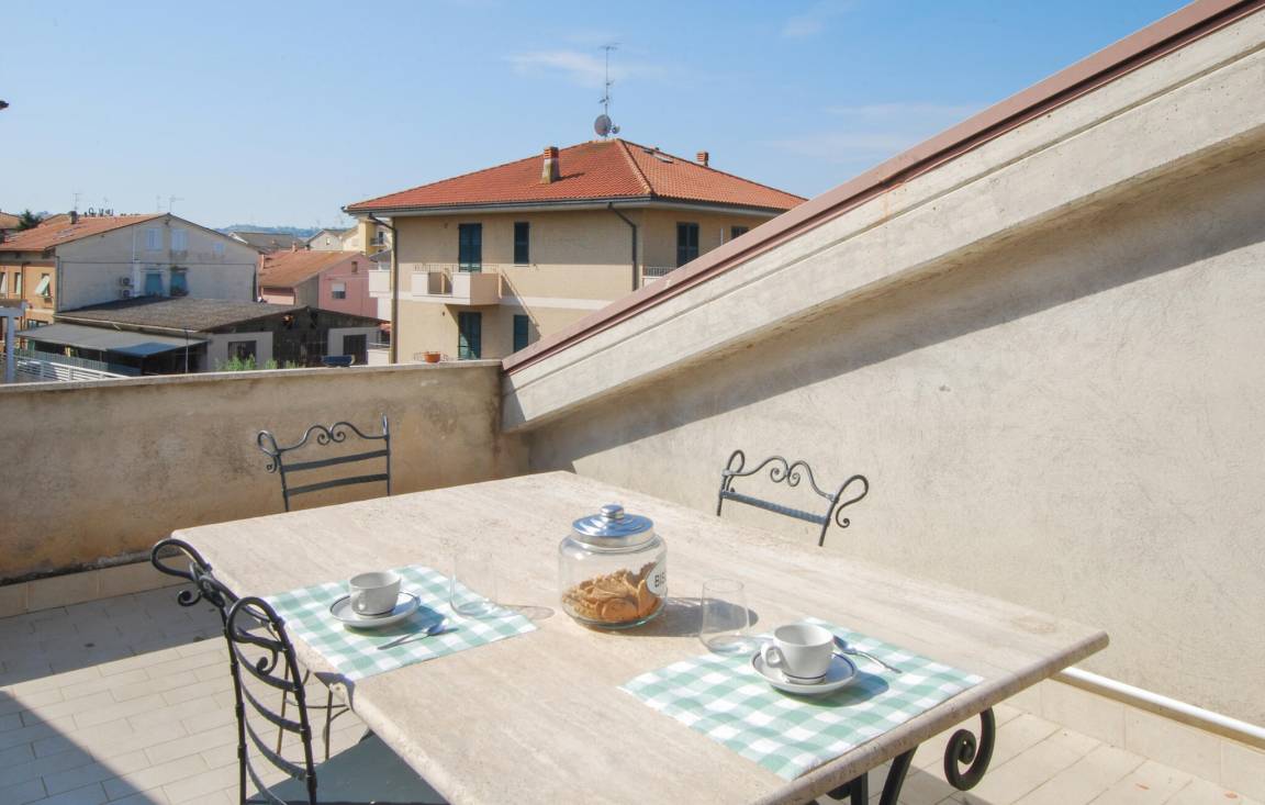 140 M² Apartment ∙ 2 Bedrooms ∙ 4 Guests - Macerata