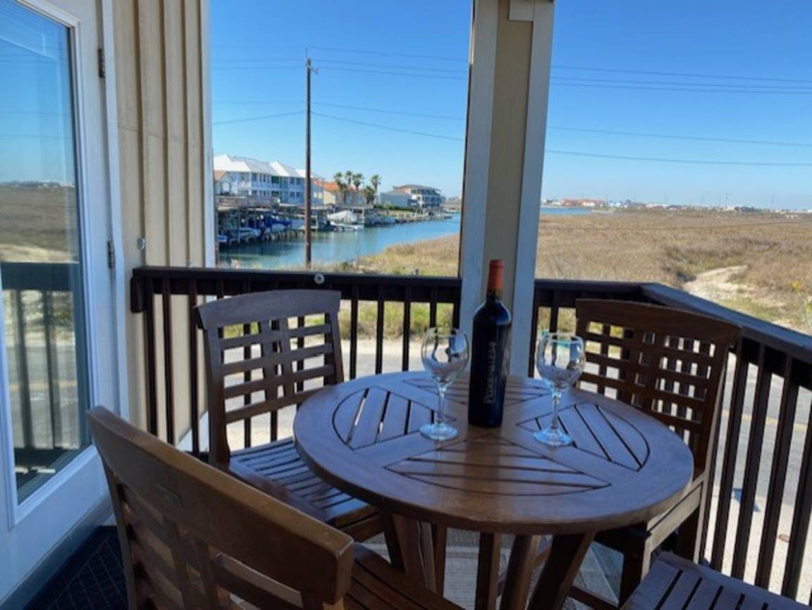 109 M² House ∙ 2 Bedrooms ∙ 9 Guests - Corpus Christi, TX