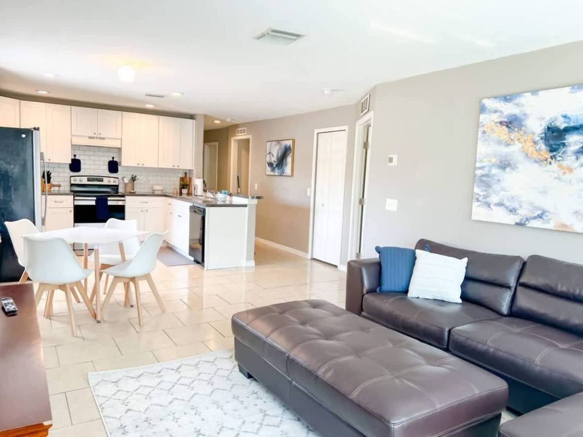 10 M² Apartamento ∙ 3 Quartos ∙ 6 Hóspedes - Dade City, FL
