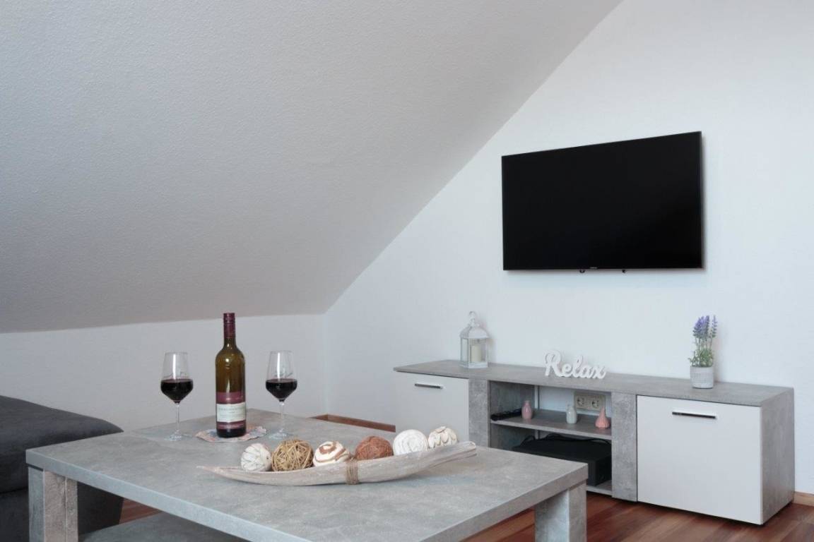 90 M² Ferienwohnung ∙ 2 Schlafzimmer ∙ 4 Gäste - Saarburg