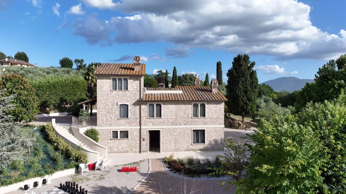200 M² Ferienhaus ∙ 4 Schlafzimmer ∙ 14 Gäste - Terni