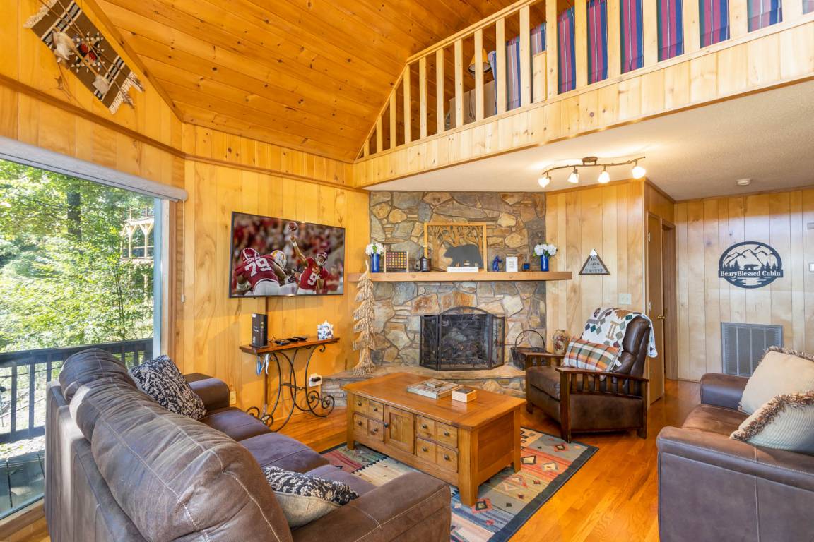 199 M² Cabin ∙ 2 Bedrooms ∙ 10 Guests - West Jefferson, NC