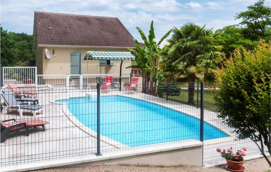115 M² Maison De Vacances ∙ 3 Chambres ∙ 6 Personnes - Nontron