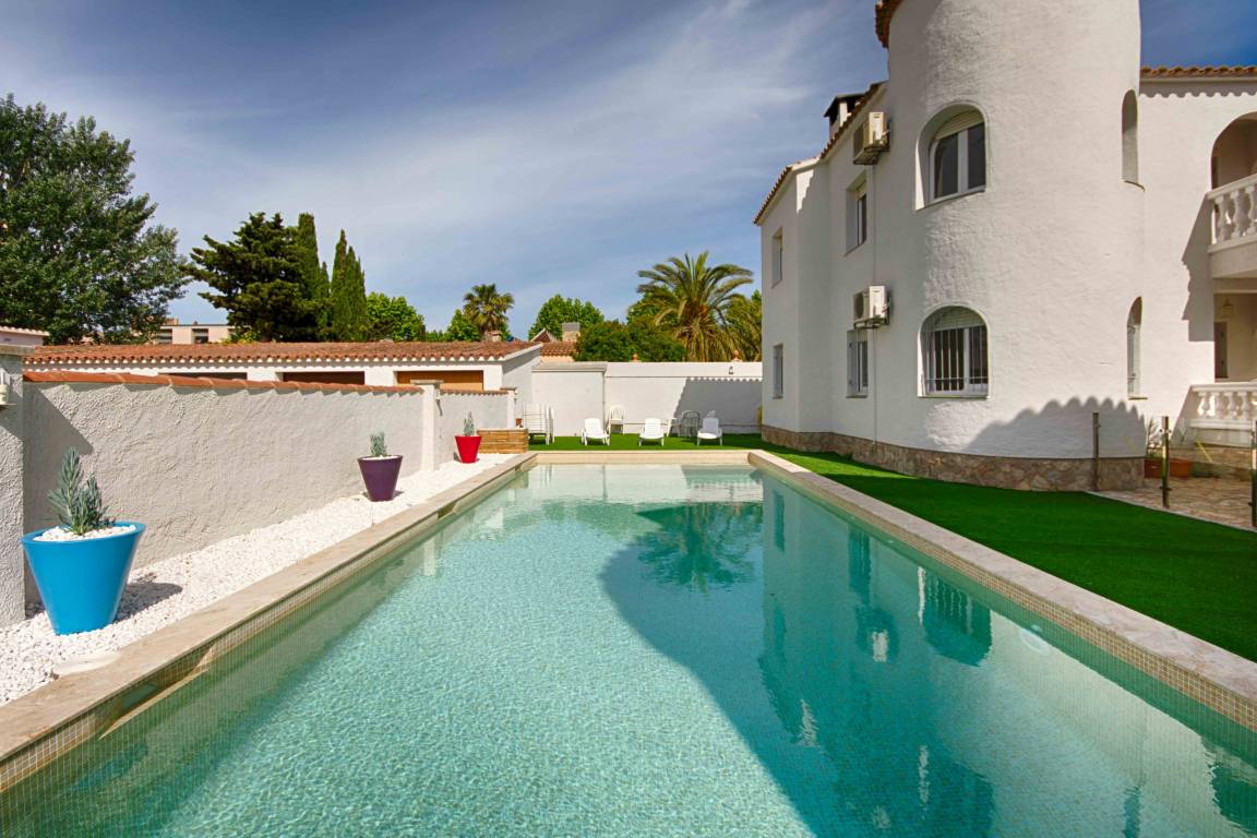 50 M² Ferienwohnung ∙ 2 Schlafzimmer ∙ 5 Gäste - Empuriabrava