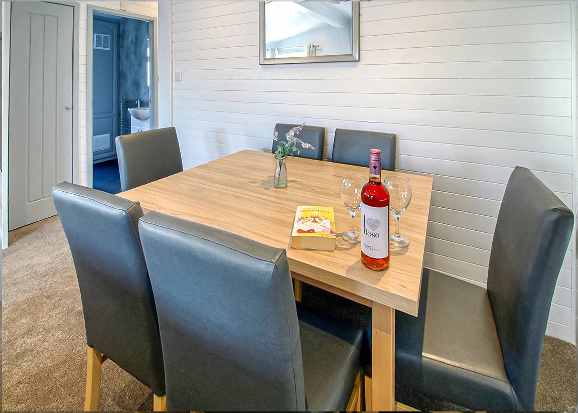 Chalet ∙ 2 Bedrooms ∙ 4 Guests - Hampshire