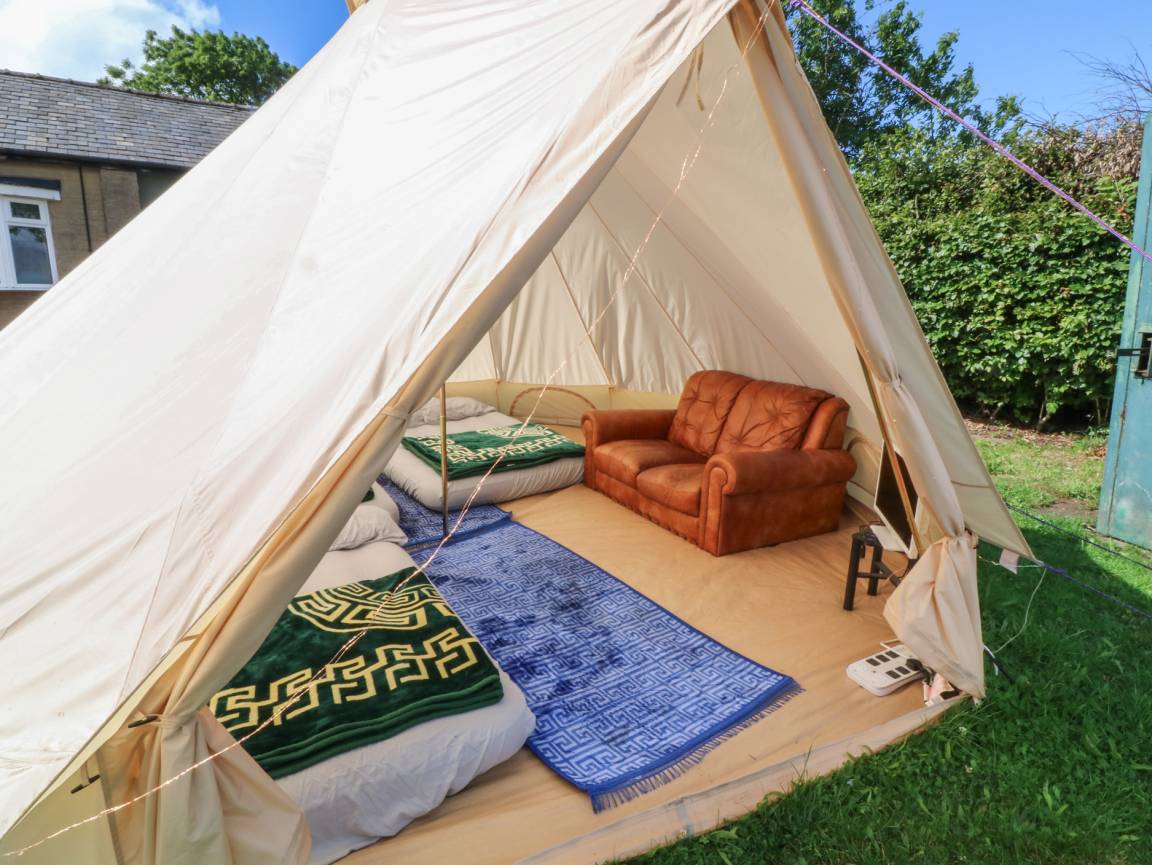 Landhaus ∙ 1 Schlafzimmer ∙ 8 Gäste - Chesterfield