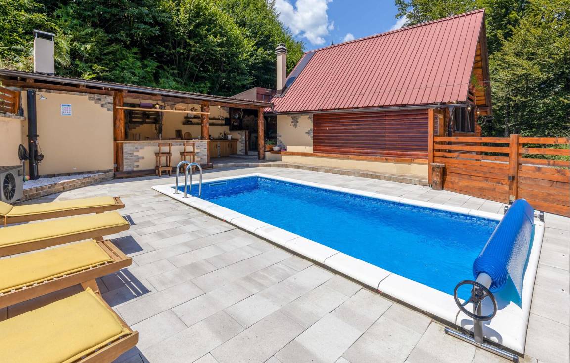 110 M² House ∙ 2 Bedrooms ∙ 6 Guests - Osilnica