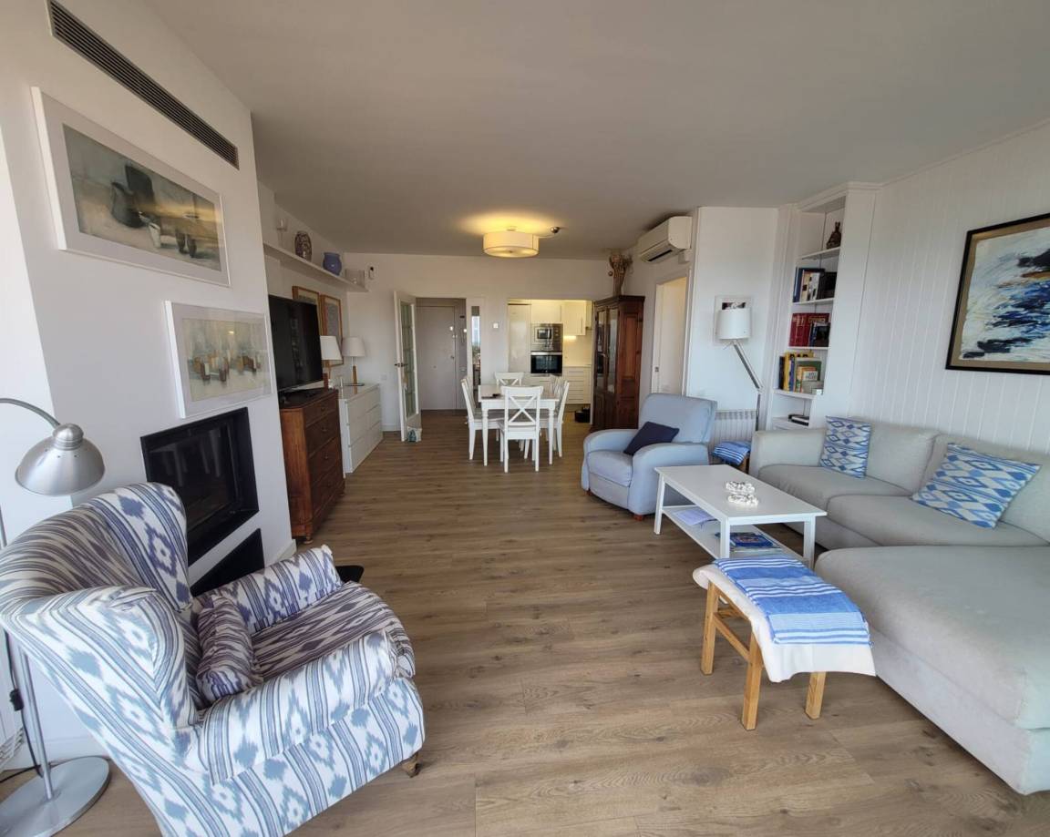 100 M² Apartamento ∙ 3 Habitaciones ∙ 6 Huéspedes - Premiá de Mar