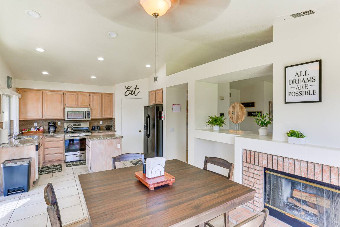 161 M² House ∙ 4 Bedrooms ∙ 7 Guests - Victorville, CA