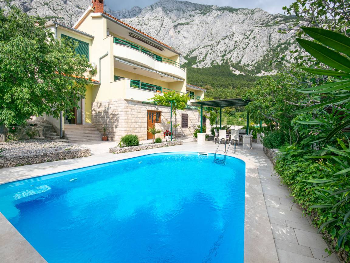 150 M² Ferienhaus ∙ 4 Schlafzimmer ∙ 8 Gäste - Baška Voda