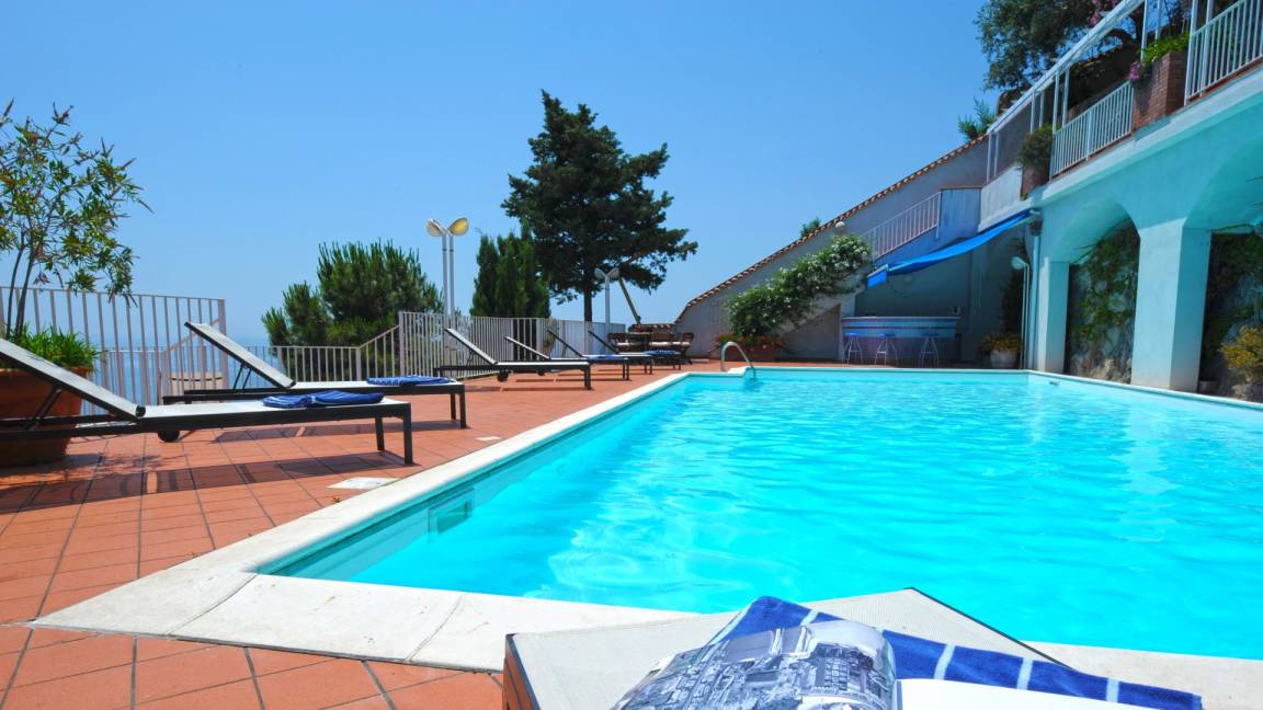 270 M² Villa ∙ 4 Bedrooms ∙ 8 Guests - Atrani