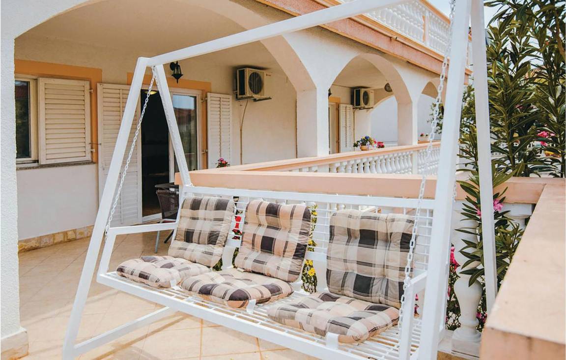 110 M² Apartment ∙ 3 Bedrooms ∙ 10 Guests - Vodice