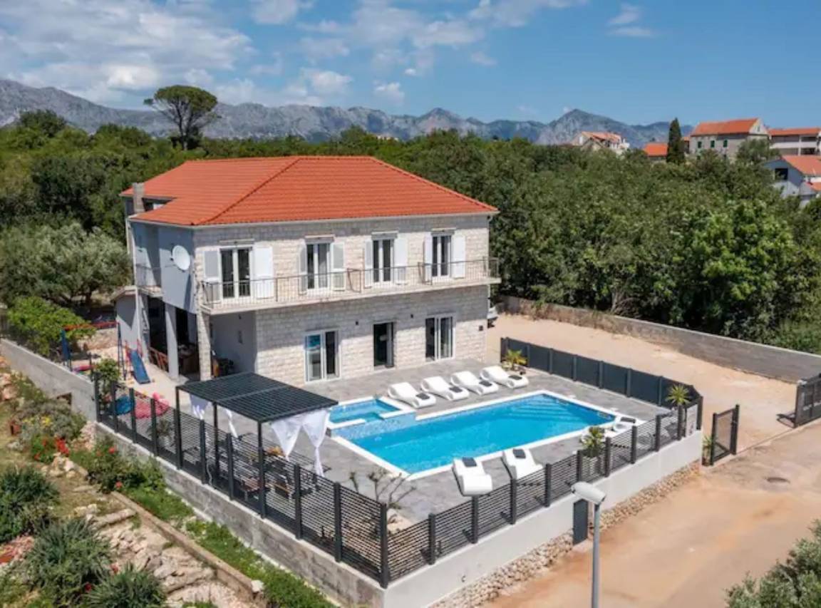 190 M² Villa ∙ 4 Bedrooms ∙ 10 Guests - Igrane