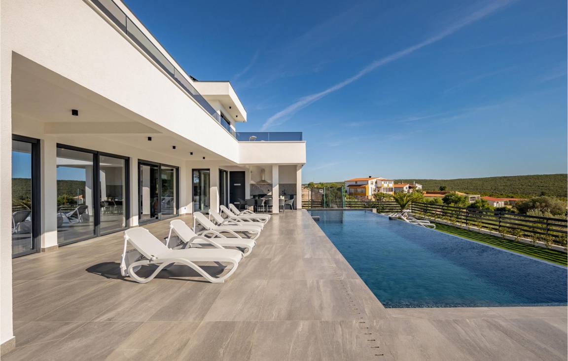 267 M² Ferienhaus ∙ 4 Schlafzimmer ∙ 12 Gäste - Bibinje