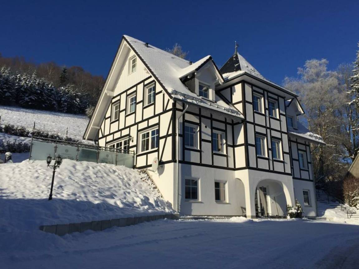 350 M² House ∙ 10 Bedrooms ∙ 20 Guests - Winterberg