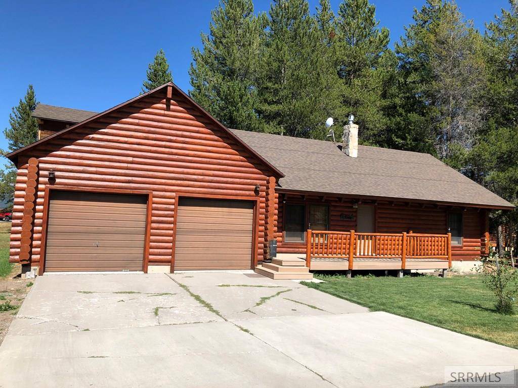 House ∙ 4 Bedrooms ∙ 12 Guests - Henrys Lake, ID