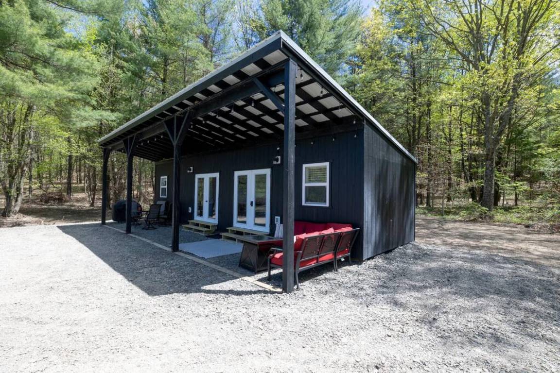 Apartment ∙ 2 Bedrooms ∙ 4 Guests - Nassau, NY