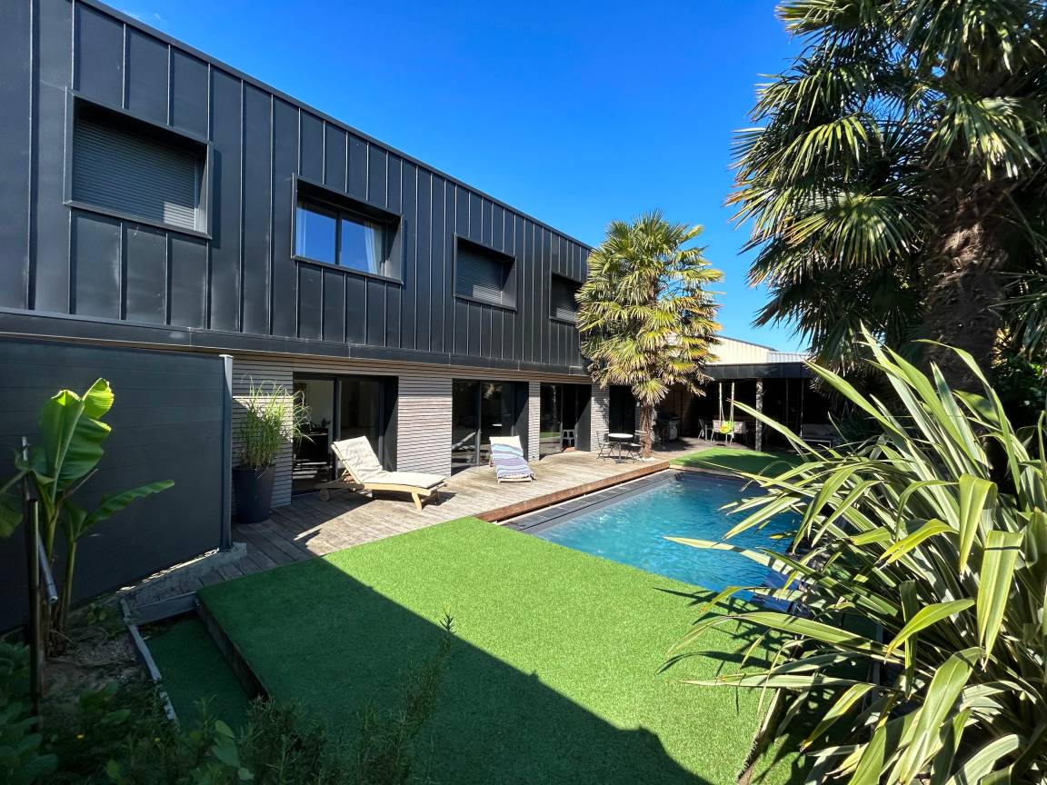 200 M² Maison De Vacances ∙ 4 Chambres ∙ 12 Personnes - ibis budget Rennes Route de Lorient