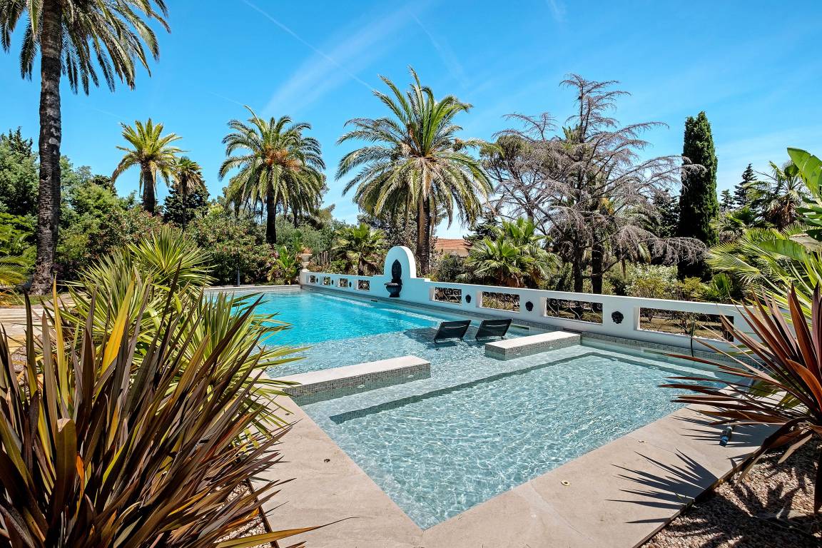 780 M² Villa ∙ 12 Bedrooms ∙ 30 Guests - Agay