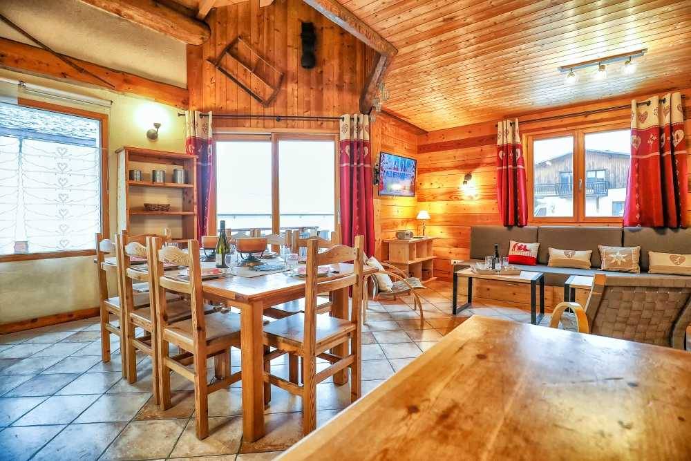 81 M² Mökki ∙ 5 Makuuhuonetta ∙ 10 Vierasta - La Norma