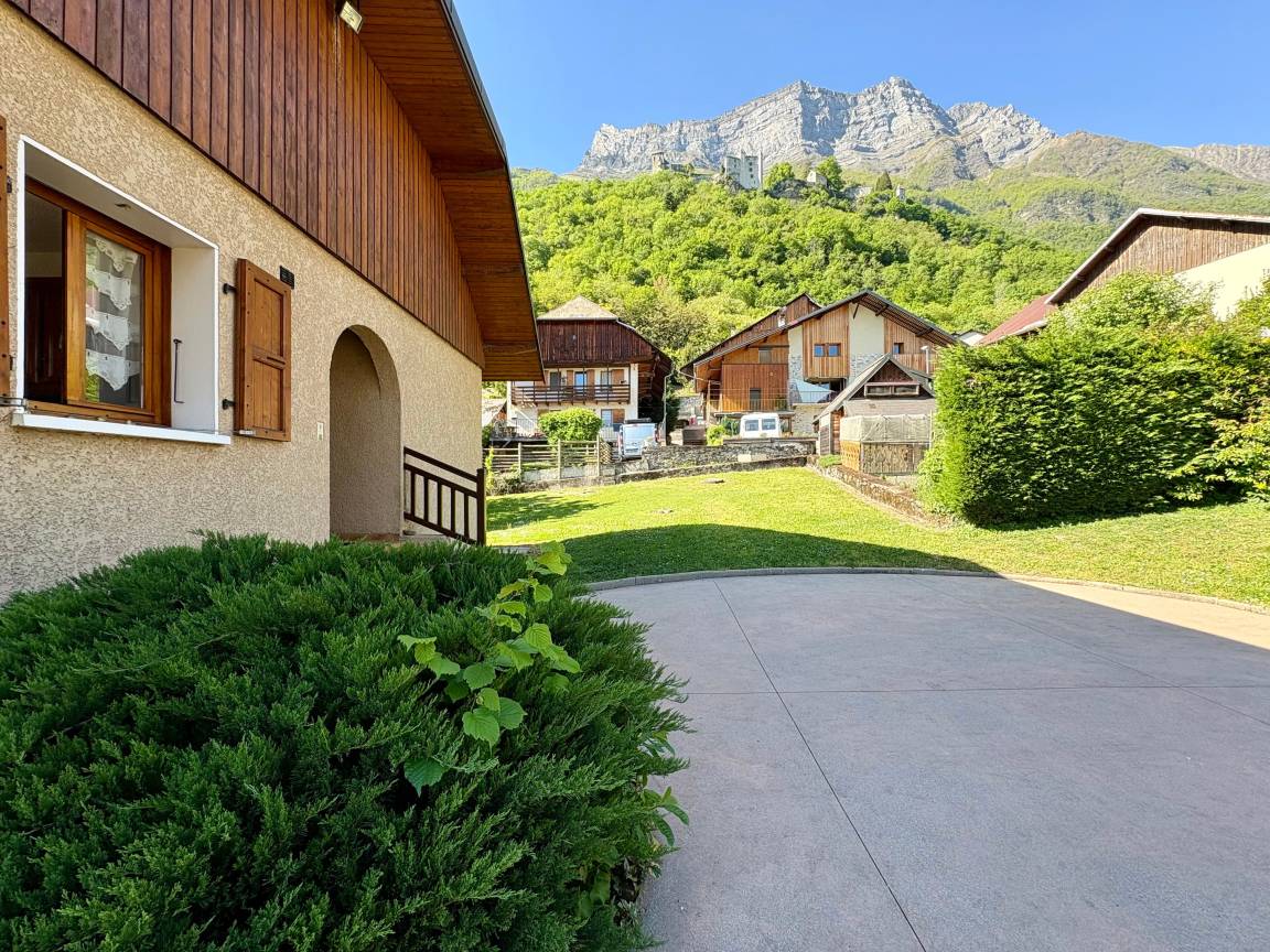 70 M² Ferienhaus ∙ 2 Schlafzimmer ∙ 4 Gäste - Aiguebelle