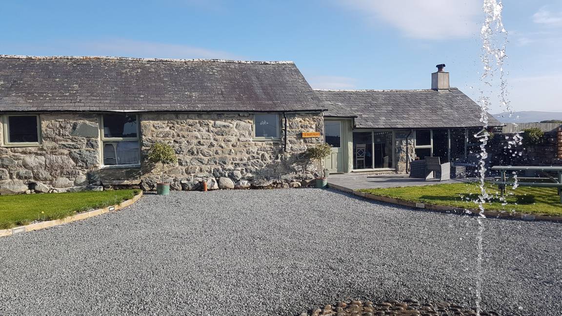 Cottage ∙ 2 Bedrooms ∙ 4 Guests - Tal-y-bont