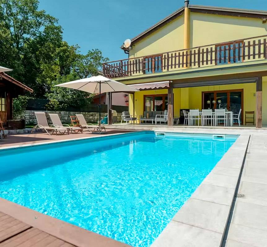 220 M² Talo ∙ 4 Makuuhuonetta ∙ 8 Vierasta - Trieste