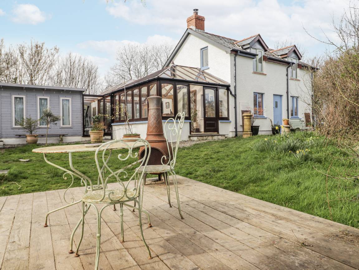 Cottage ∙ 2 Bedrooms ∙ 4 Guests - Saint Dogmaels