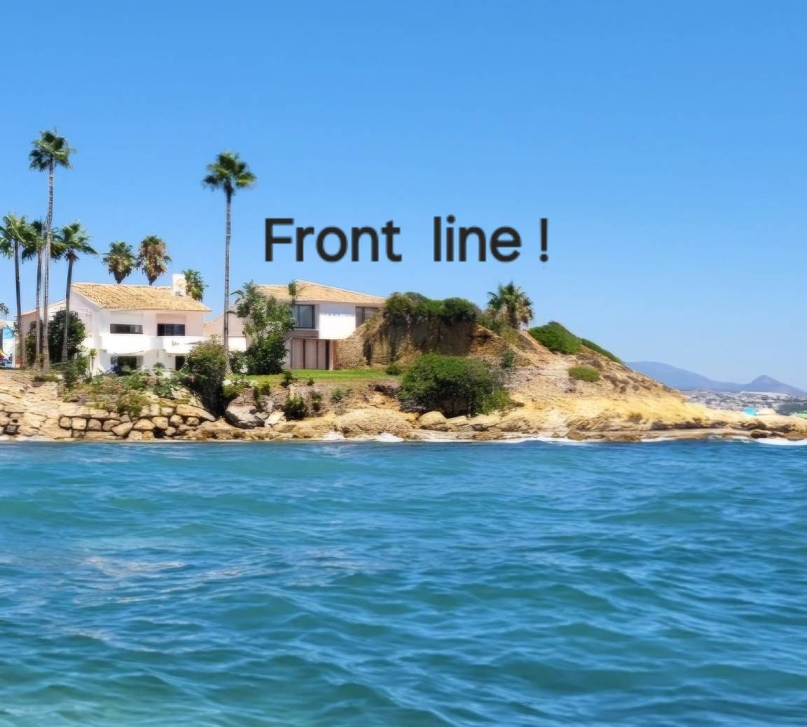 319 M² Villa ∙ 6 Bedrooms ∙ 15 Guests - Estepona