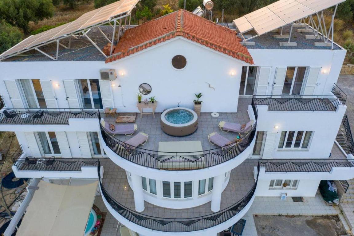300 M² Villa ∙ 6 Bedrooms ∙ 11 Guests - Hersonissos