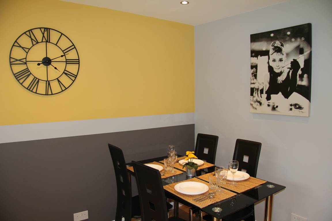 Apartment ∙ 2 Bedrooms ∙ 5 Guests - Staines-upon-Thames