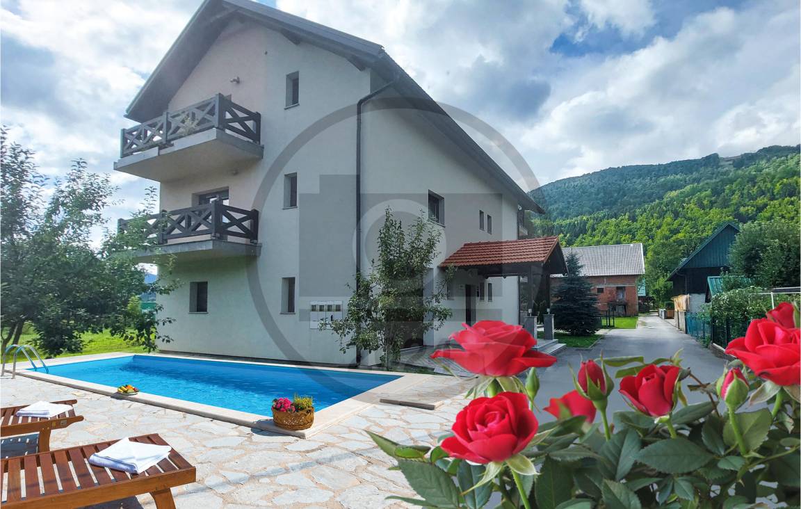 412 M² Huis ∙ 11 Slaapkamers ∙ 19 Gasten - Kroatië