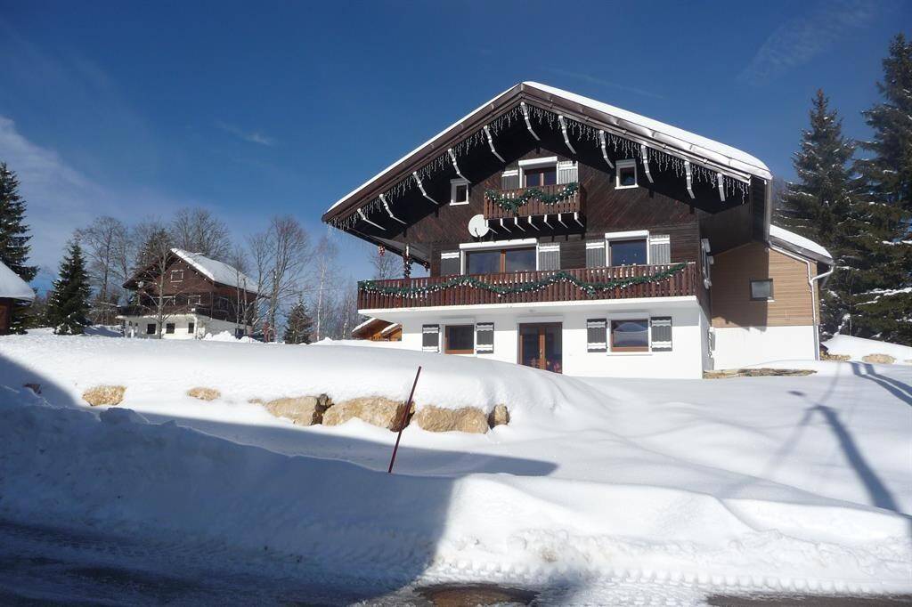 120 M² Chalet ∙ 4 Chambres ∙ 8 Personnes - Monts Jura